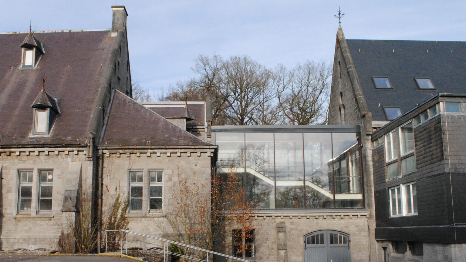 Contact - Collège Saint-Benoît de Maredsous
